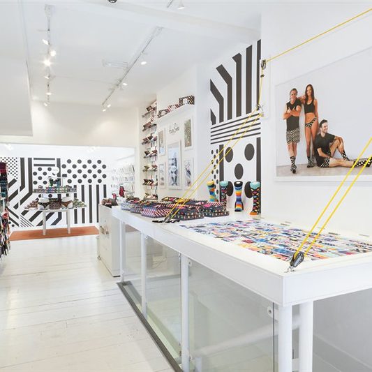 Happy Socks 양말 디스플레이 랙 제작